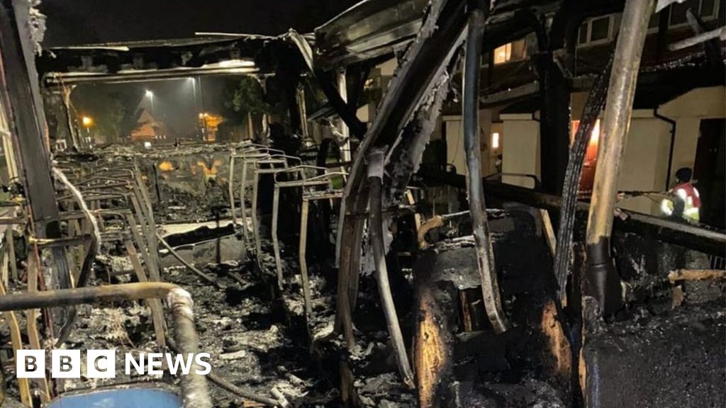 London bus fires: Man wanted over 154 route arson attacks - BBC News