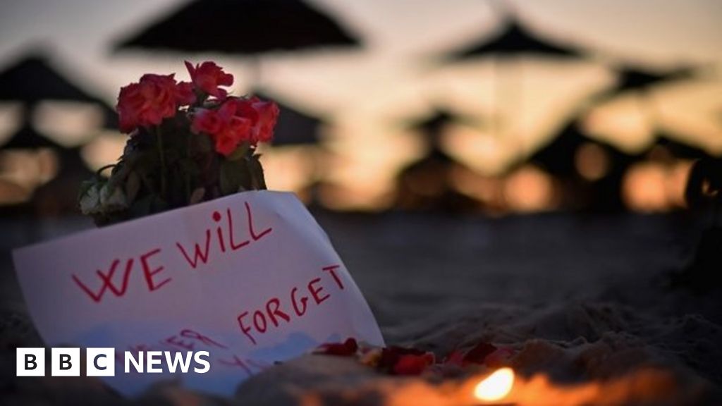 Tunisia beach attack: British death toll 'will top 30' - BBC News