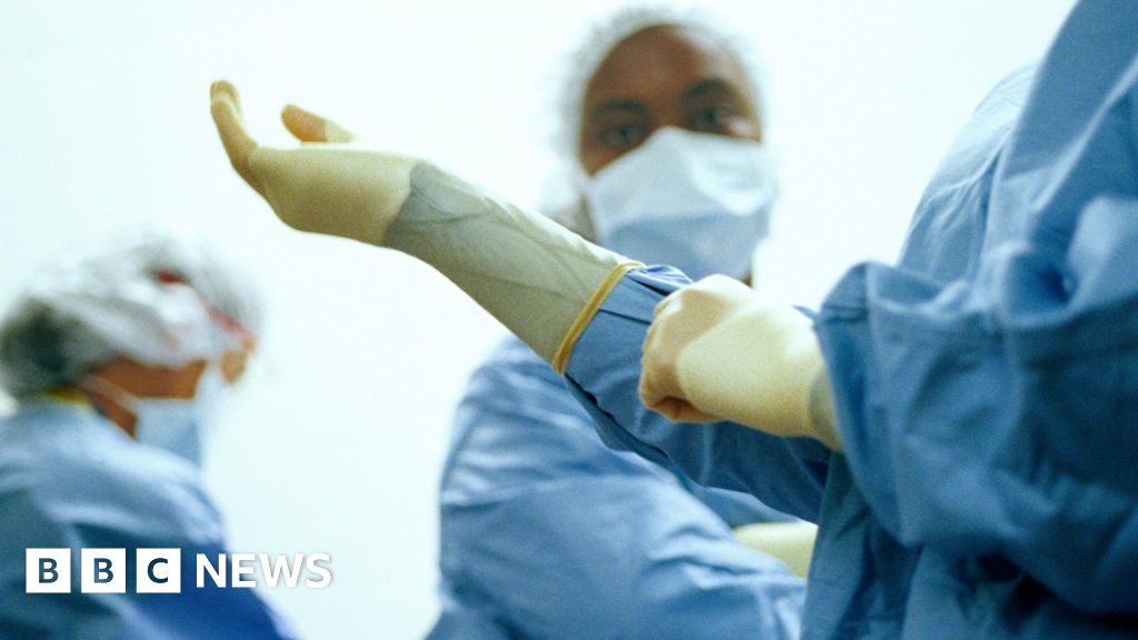 Covid-19: Medical chief insists hospital infections 'tiny'