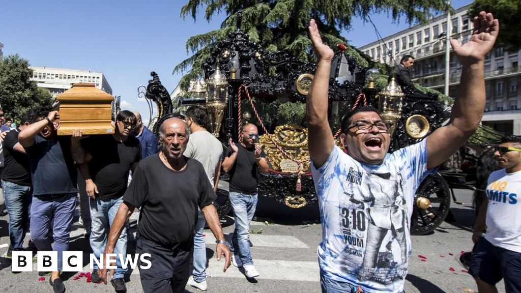 Italy anger at 'Godfather' funeral for alleged Rome mafia boss - BBC News