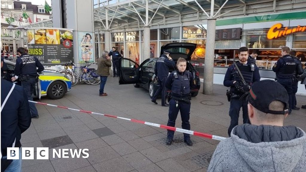 One dead, two injured in Heidelberg car attack - BBC News