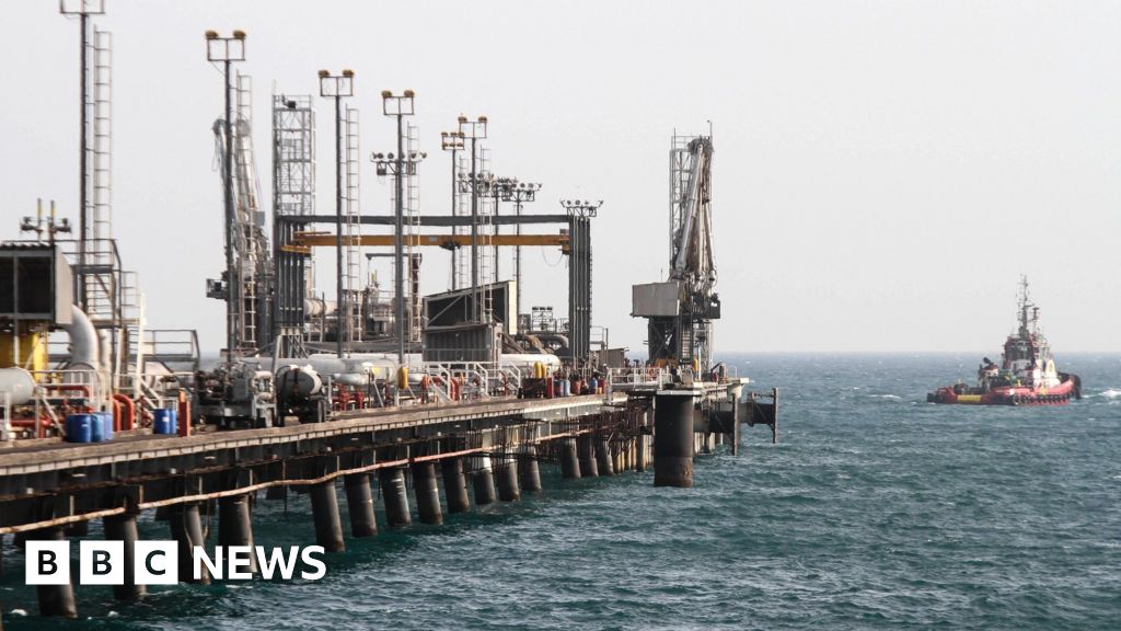 Oil prices volatile on output fears - BBC News