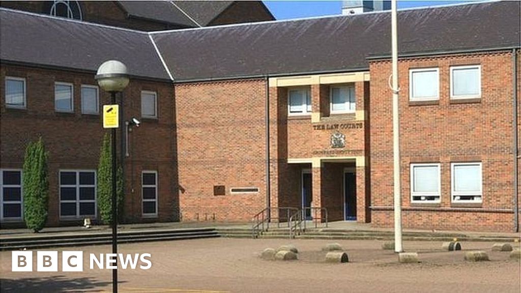 Norwich rape trial: Prosecution 'skating over evidence' - BBC News