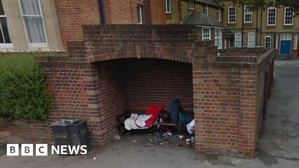 Homelessness: Bench armrests 'hostile' to Oxford rough sleepers - BBC News