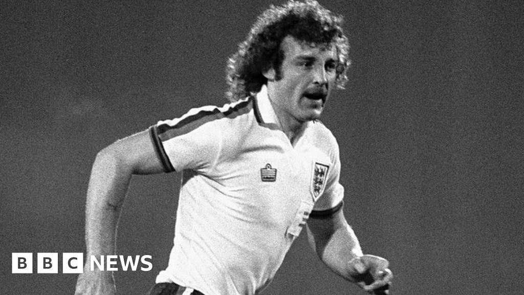 Kevin Beattie: Tributes to 'complete footballer' - BBC News