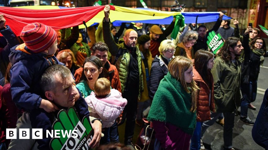 Romanians protest over illegal logging and murders - BBC News