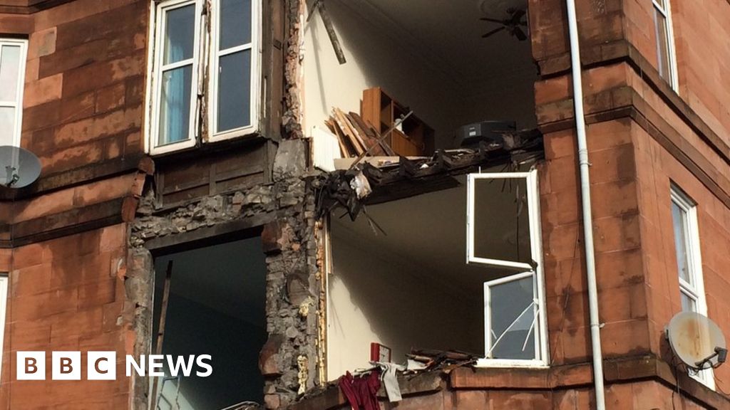 Storm Ophelia: Building collapse at Glasgow tenement - BBC News