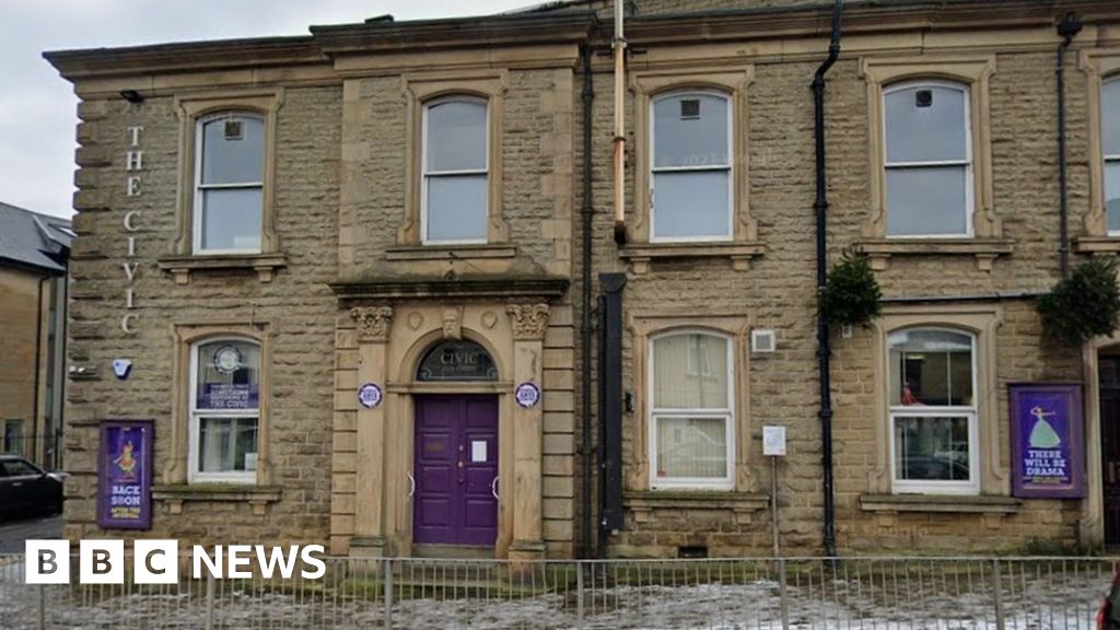 Council backs plans to save Oswaldtwistle's arts centre and theatre Council backs plans to save Oswaldtwistle's arts centre and theatre