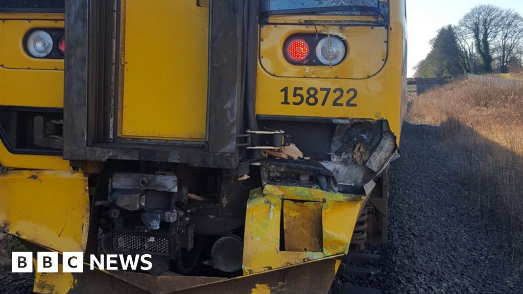 Train damaged after hitting fallen tree near Inverurie - BBC News