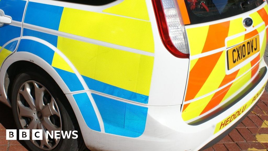 Man's body discovered in Cardiff River Taff - BBC News