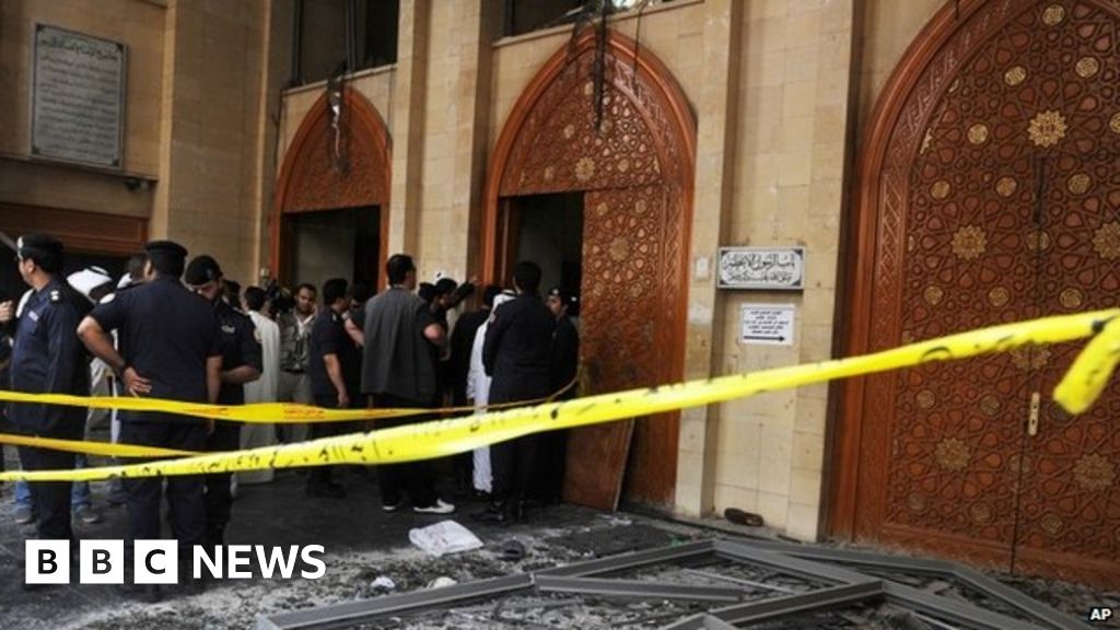 Kuwait Shia mosque attack: Suicide blast leaves 25 dead - BBC News