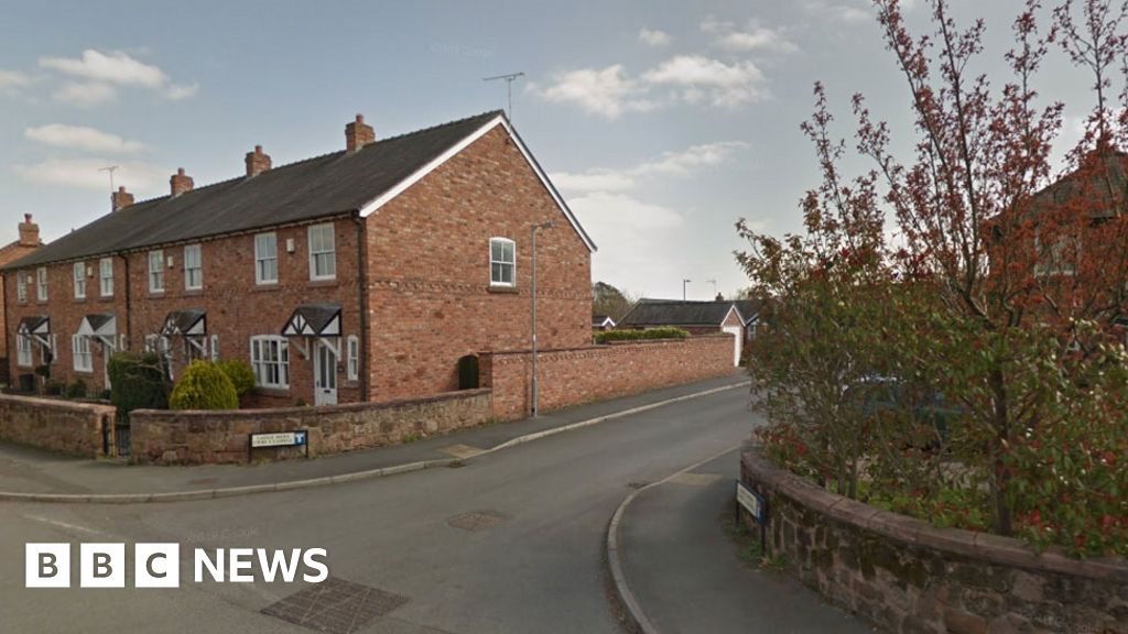 Body of man found in house after fire in Wrexham - BBC News