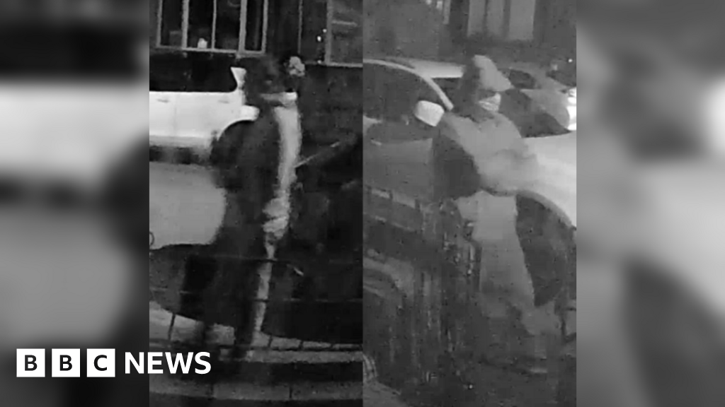 Oldham man in hospital after suspected acid attack - BBC News