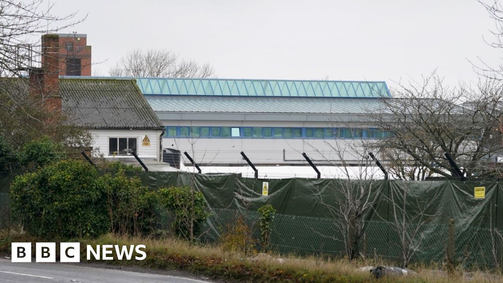 Manston: Children's commissioner to visit migrant processing site - BBC ...