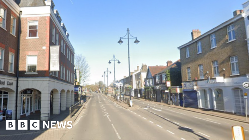 Staines: Police appeal after man injured in attack - BBC News