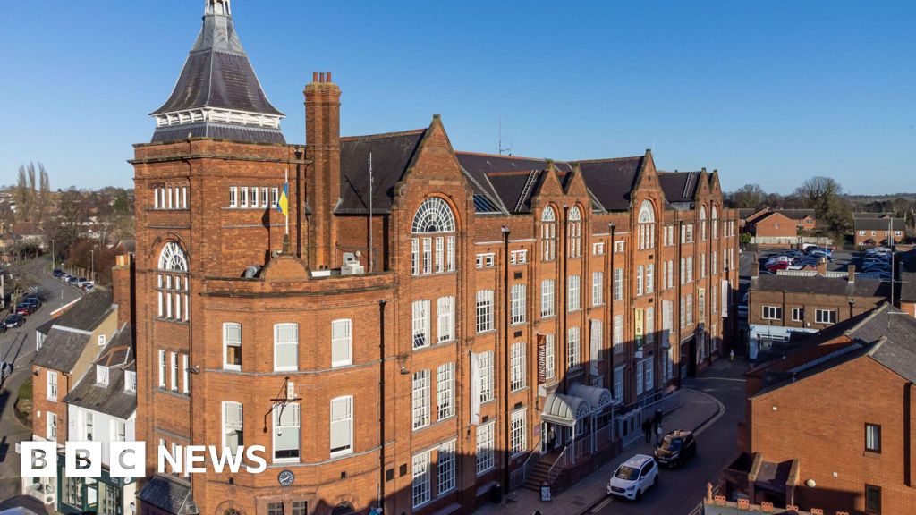 Restoration of Market Harborough Victorian council HQ approved - BBC News