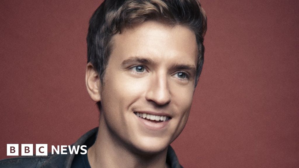 Greg James: I'm a radio nerd and the Official Chart is iconic - BBC News
