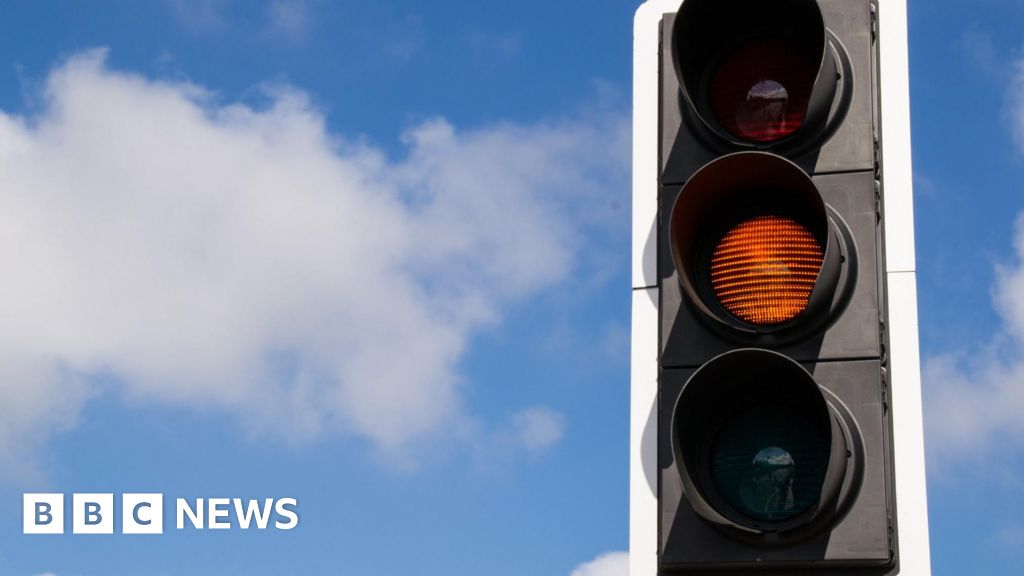 Buxton: Council rethinks one-way road changes - BBC News