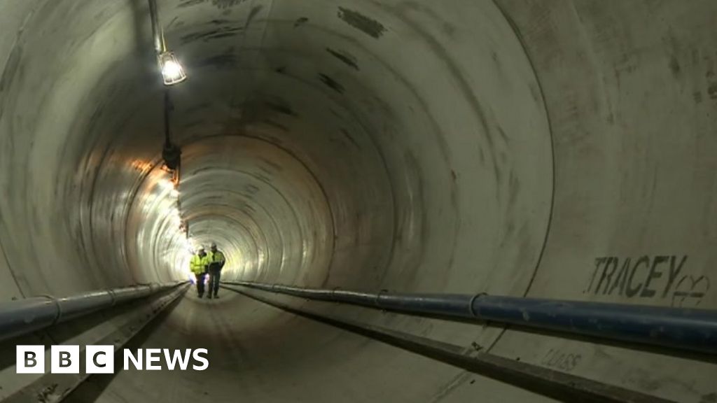 Thirlmere pipeline: Photos show tunnel near Keswick - BBC News