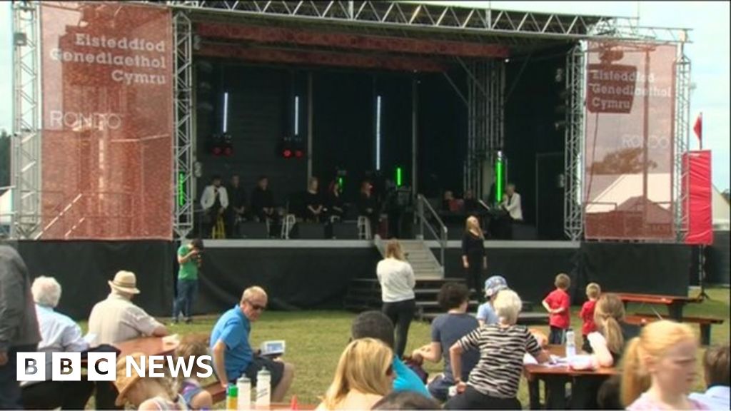 Eisteddfod 'important platform' for young performers - BBC News