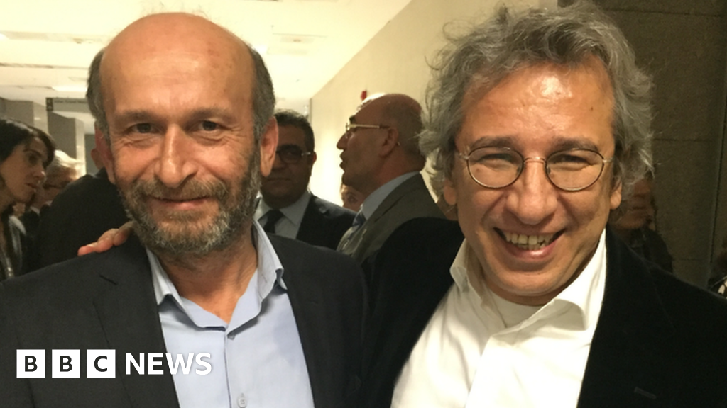 Turkish journalists face life in jail over Syria report - BBC News