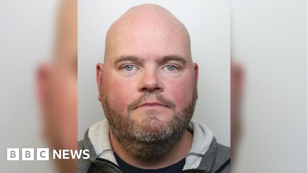 Bristol bomb hoaxer jailed for 40 months over pub evacuation - BBC News