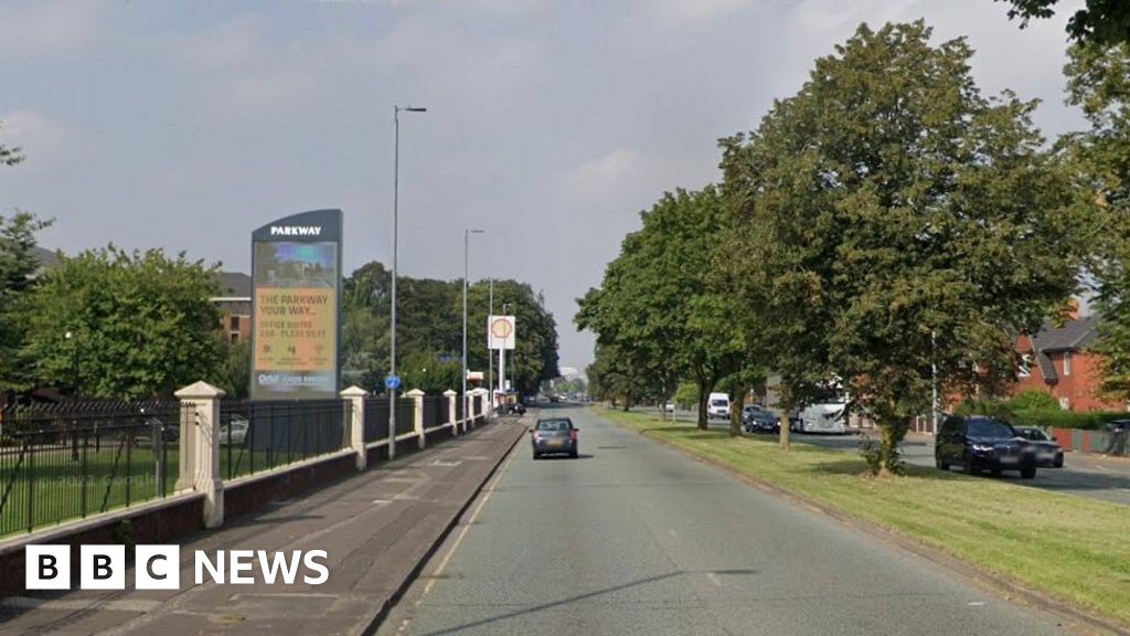 Princess Road crash: Cyclist dies after collision - BBC News