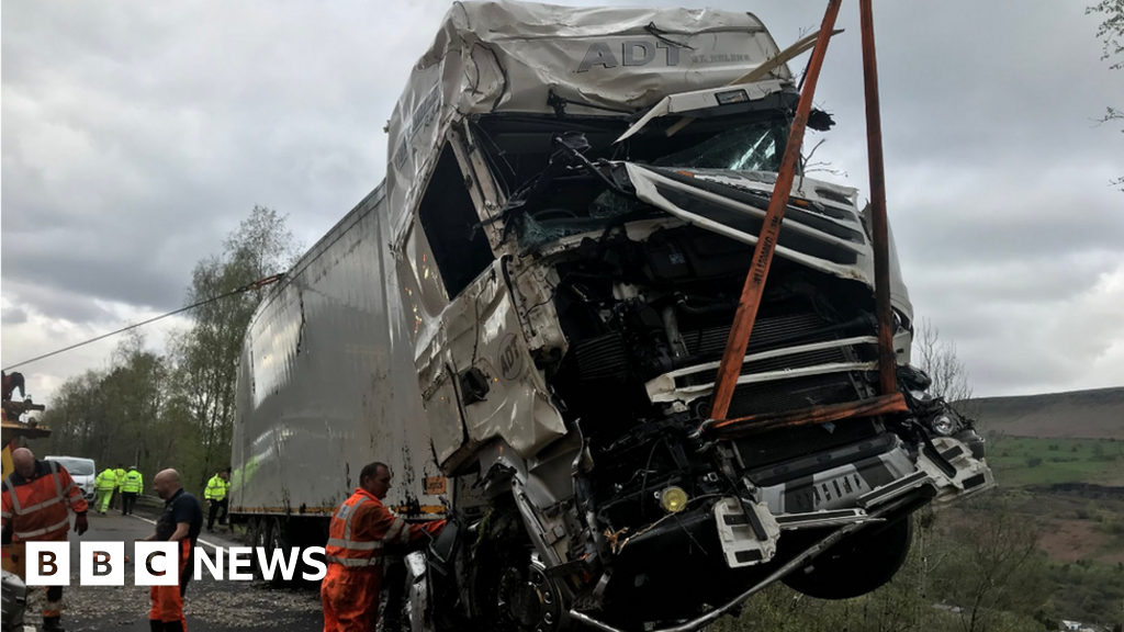 A470 in Merthyr Tydfil reopens after lorry crash - BBC News