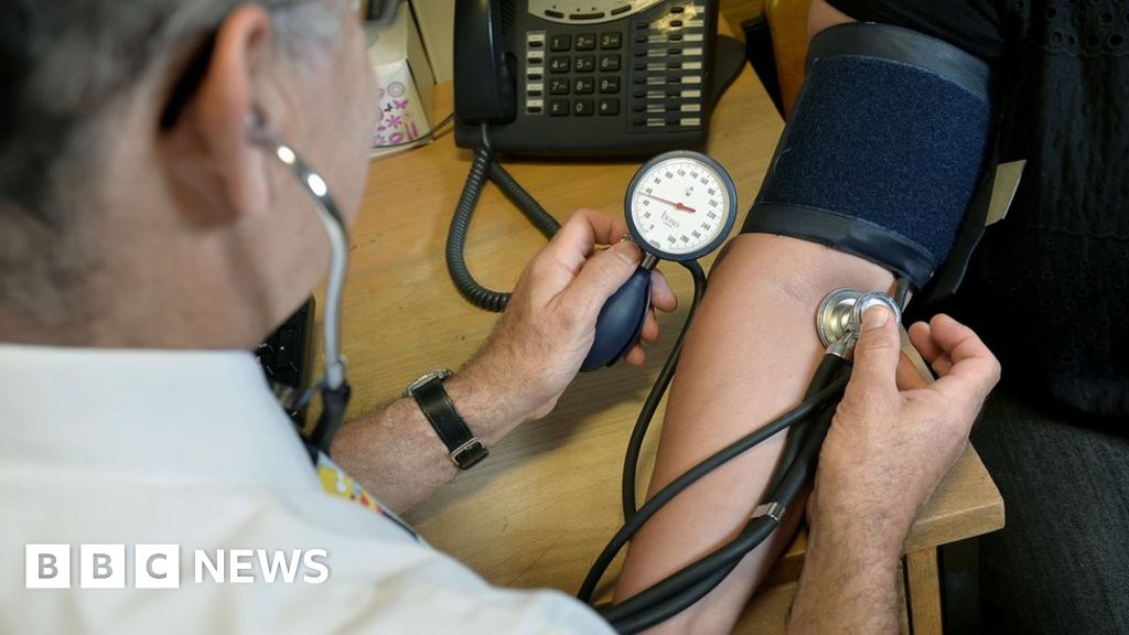 GP practices close in record numbers - BBC News
