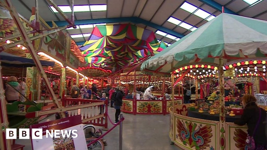 Vintage fairground museum to close in Devon - BBC News