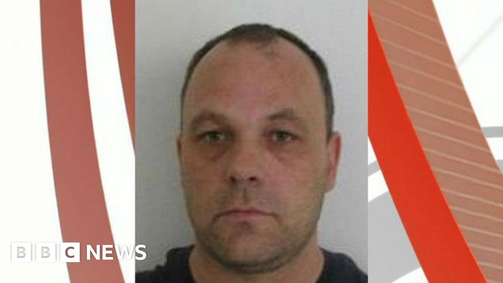 Killer Michael Robson on the run from Hatfield open prison - BBC News