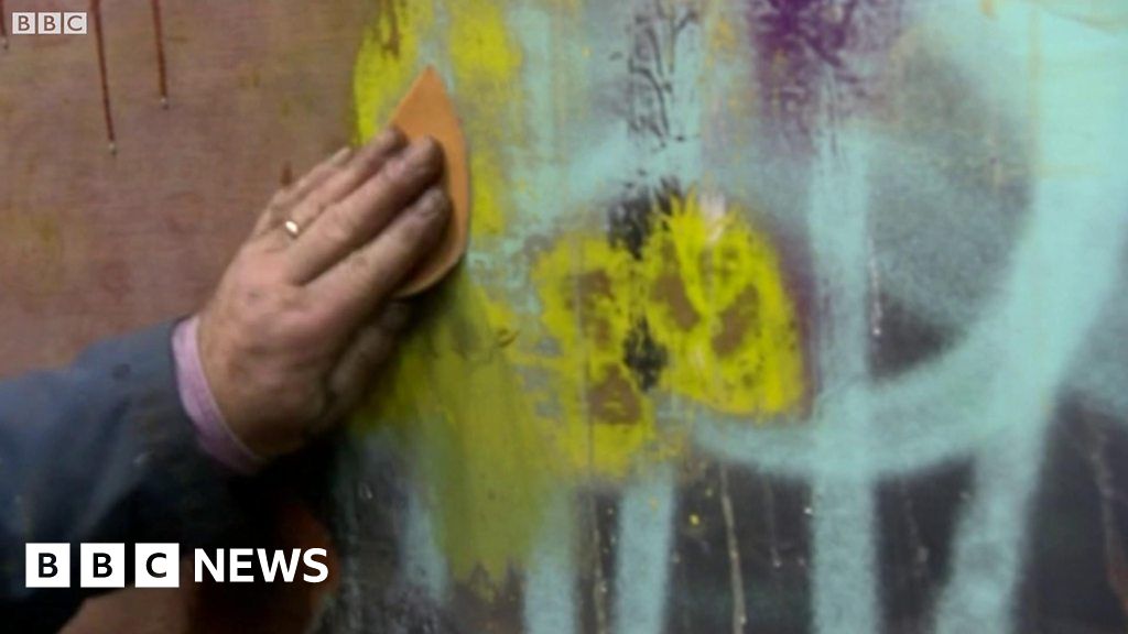 Severn Valley Railway graffiti prompts £10k appeal - BBC News