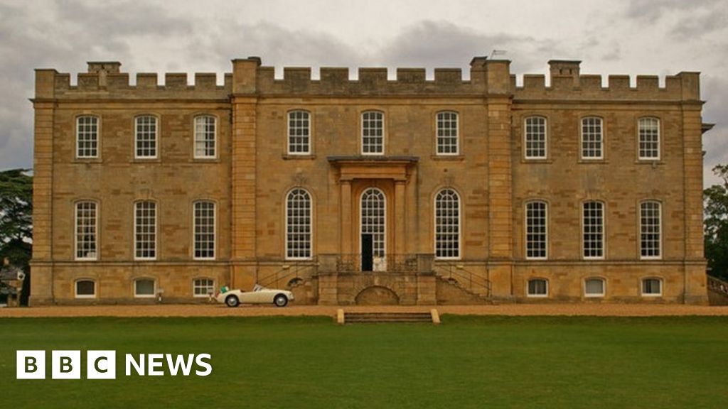 Simon Ball trial: Teacher's ex-wife 'told to lie' - BBC News