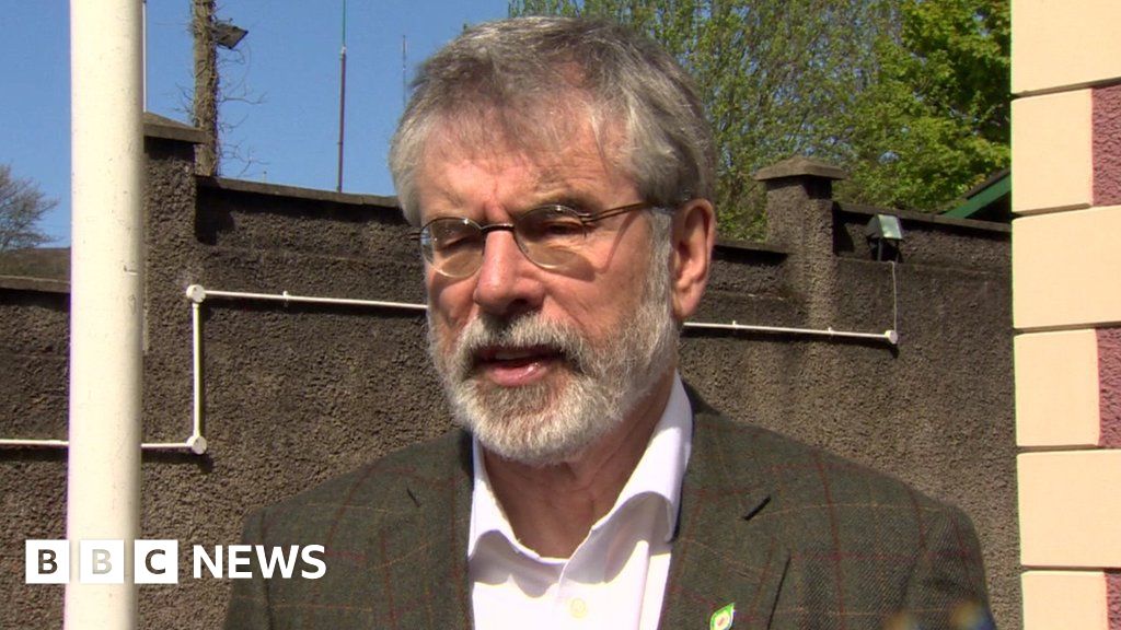 Gerry Adams apologises for tweet - BBC News