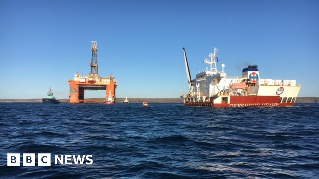 Attempt to be made to float rig to transport ship Hawk - BBC News