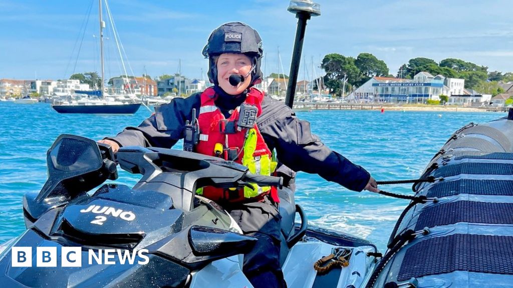 Dorset Police use water scooters to patrol coast and rivers - BBC News