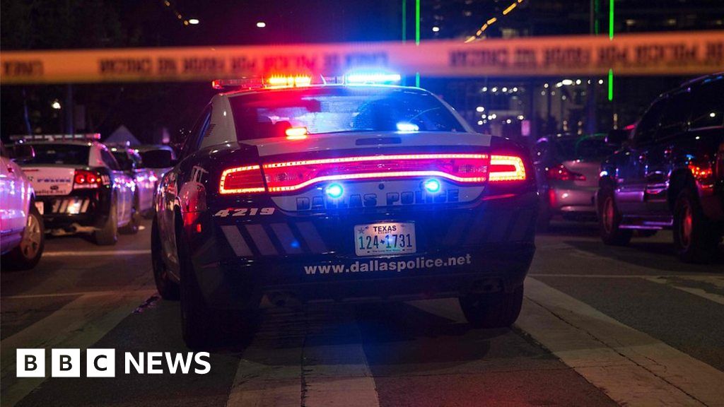 Police officers shot during Dallas protest - BBC News