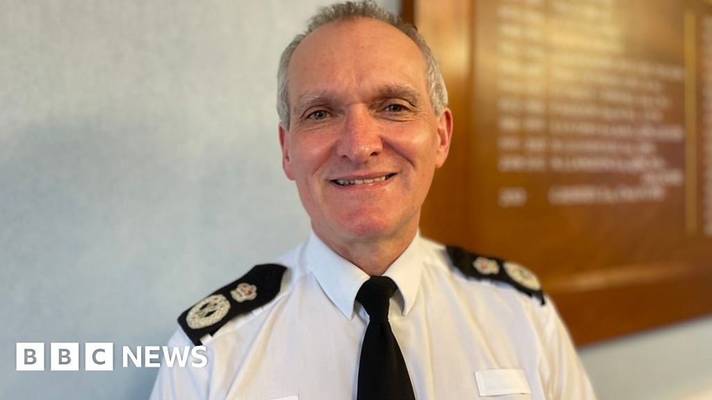 Retiring Isle of Man chief constable proud of transformation - BBC News