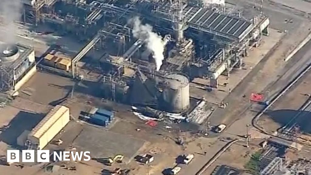 Chevron oil refinery blast: No manslaughter charges - BBC News