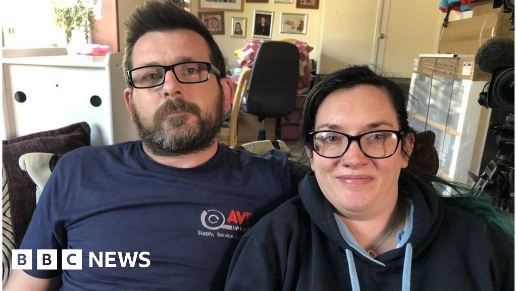 Donation restores Stroud family's 'faith in humanity' - BBC News