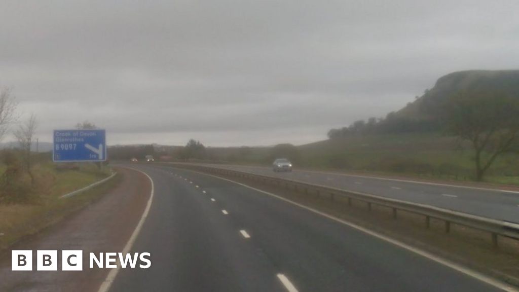 Man dies after M90 motorway barrier crash in Fife - BBC News