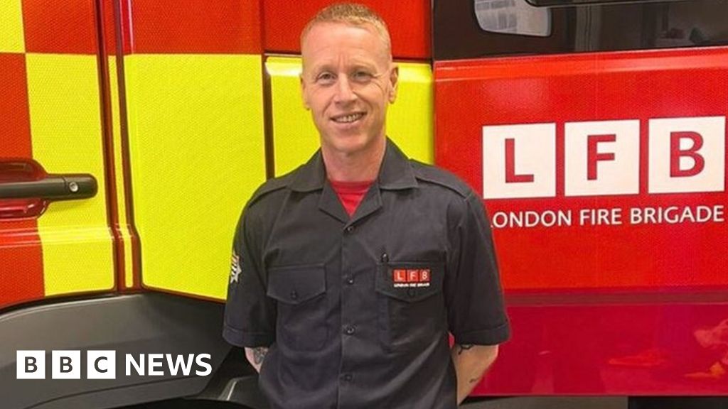 Firefighter to run to every London fire station for charity - BBC News
