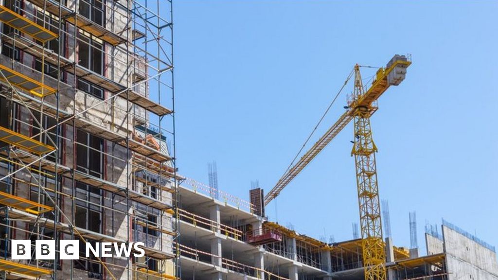 Scottish construction firms 'more optimistic' - BBC News