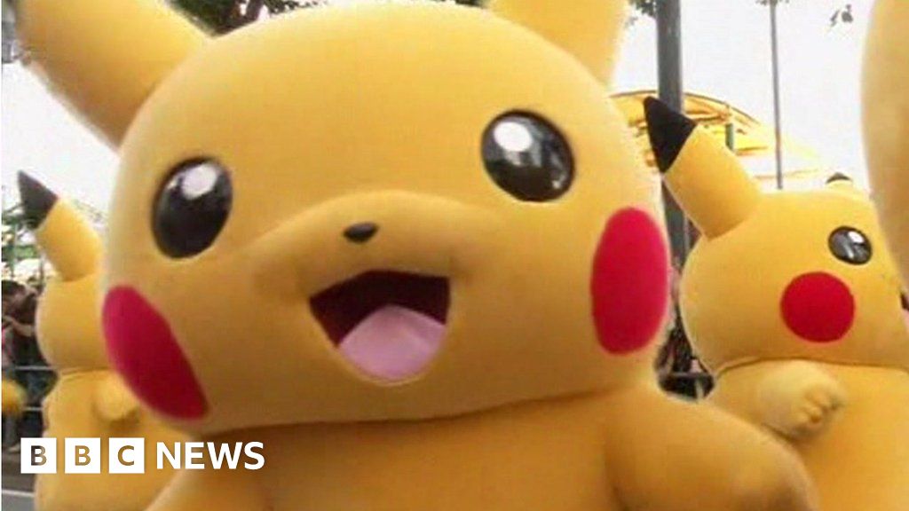 Giant Pikachus parade in Japan - BBC News