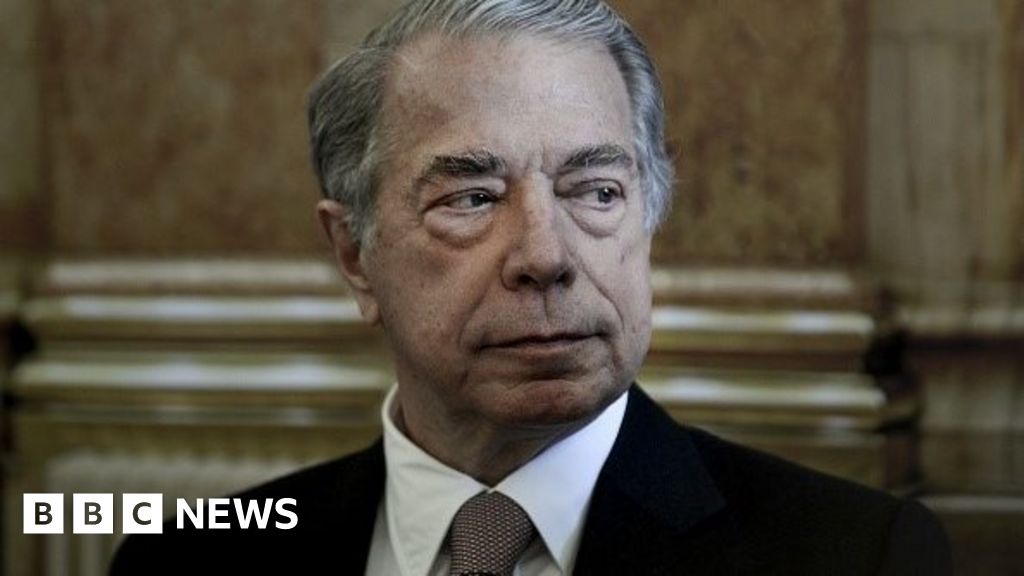 Former Portuguese bank boss under house arrest - BBC News