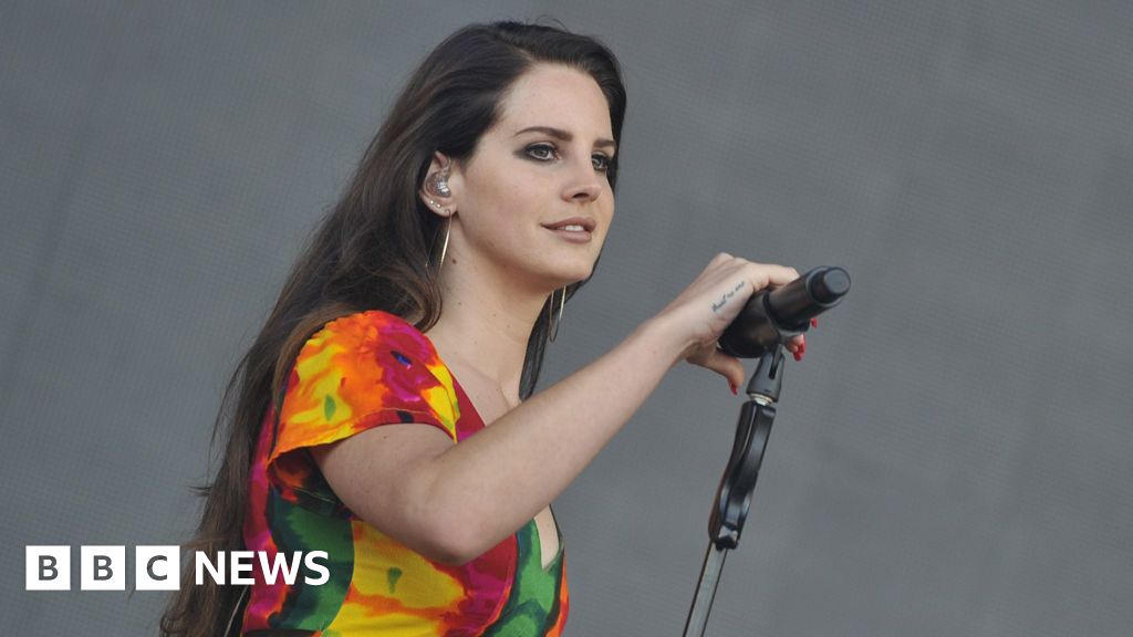 Lana Del Rey: Singer postpones Israel performance after backlash - BBC News