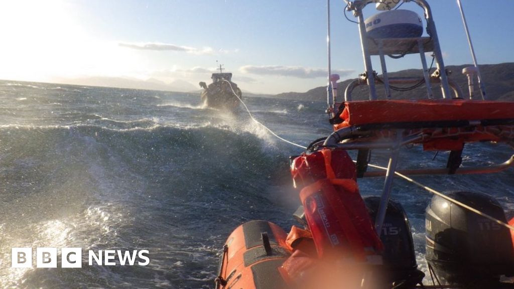 Fishing boat towed to safety after engine failure near Plockton - BBC News