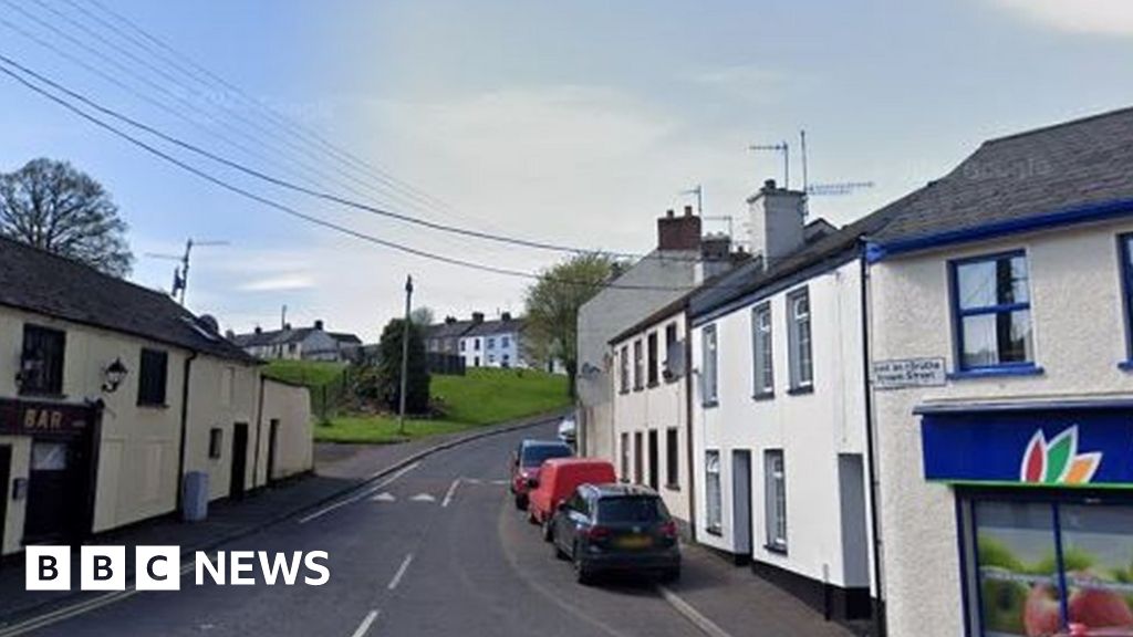 Newry: Staff threatened with claw hammer during robbery - BBC News