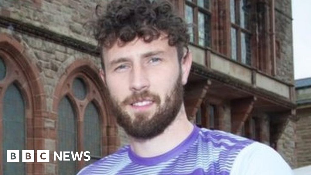 Freedom of Derry for fundraising Ironman Danny Quigley - BBC News