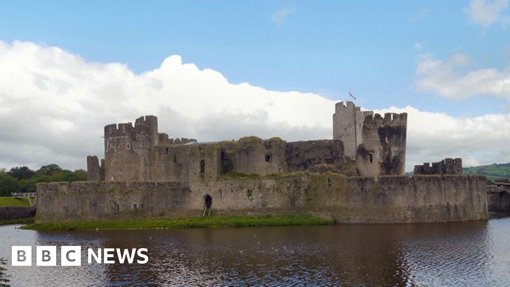Caerphilly Castle: £5m makeover announced by Cadw - BBC News